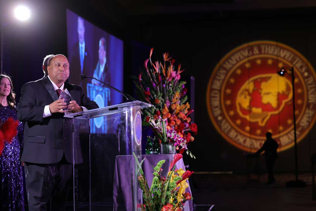 Dr. Sunder Receives Golden Axon Leadership Award - Sunder Foundation